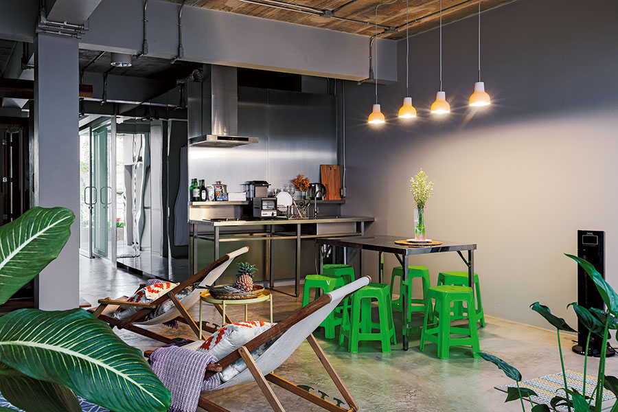 all (zone) กลุ่มนักออกแบบที่มีสำนักงานหลักตั้งอยู่ในกรุงเทพฯ